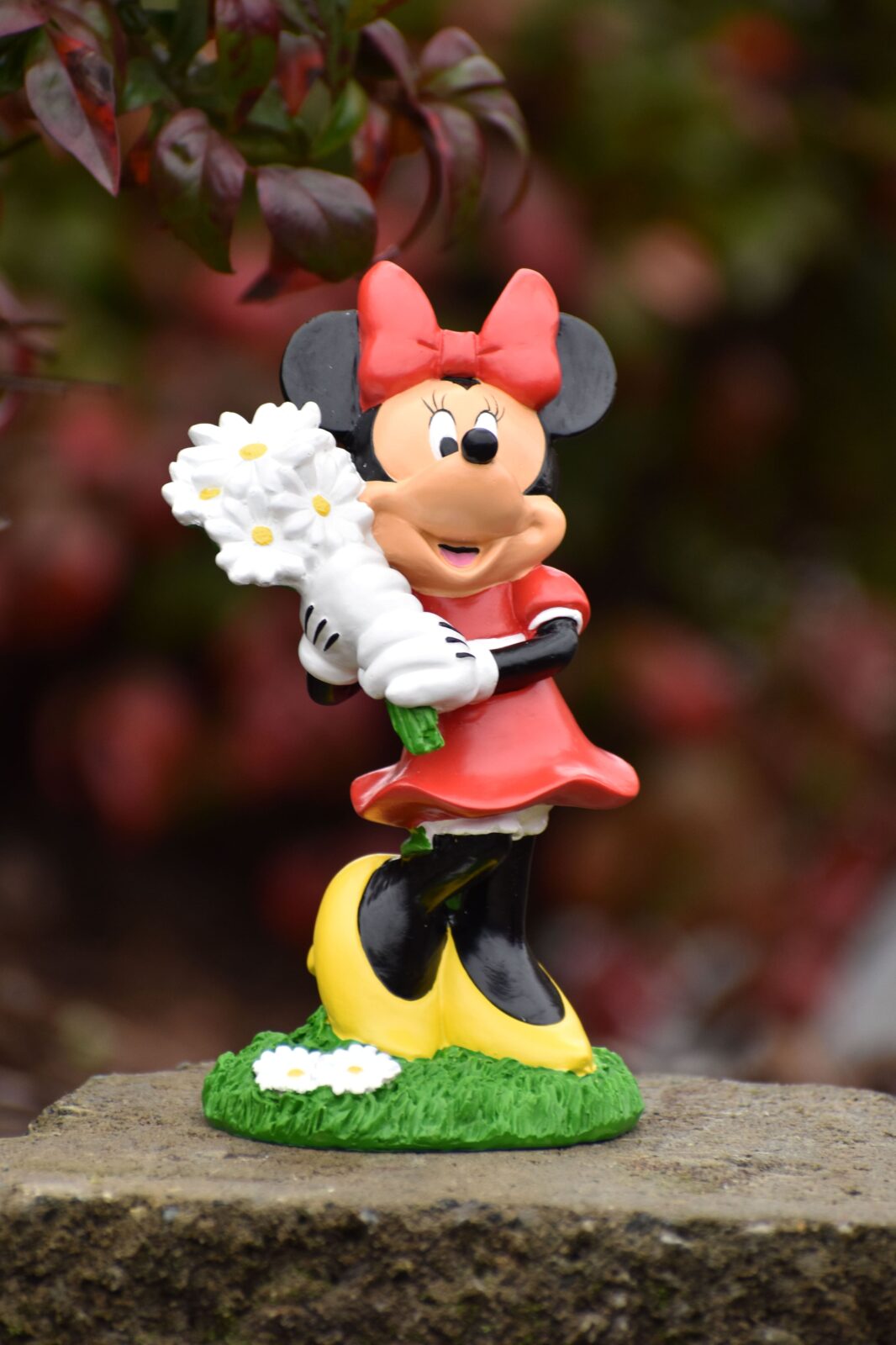 Buy: Minnie Picking Daisies 6″ Garden Statue Flagology.com