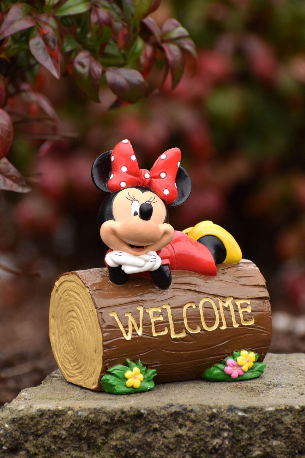 Buy: Mickey Welcome Log 5″ Garden Statue Spring Flagology.com