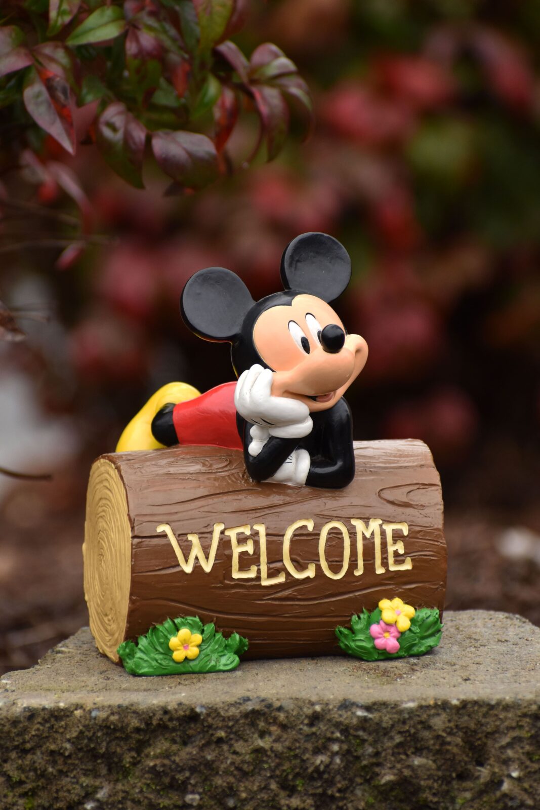 Buy: Mickey Welcome Log 5″ Garden Statue Spring Flagology.com